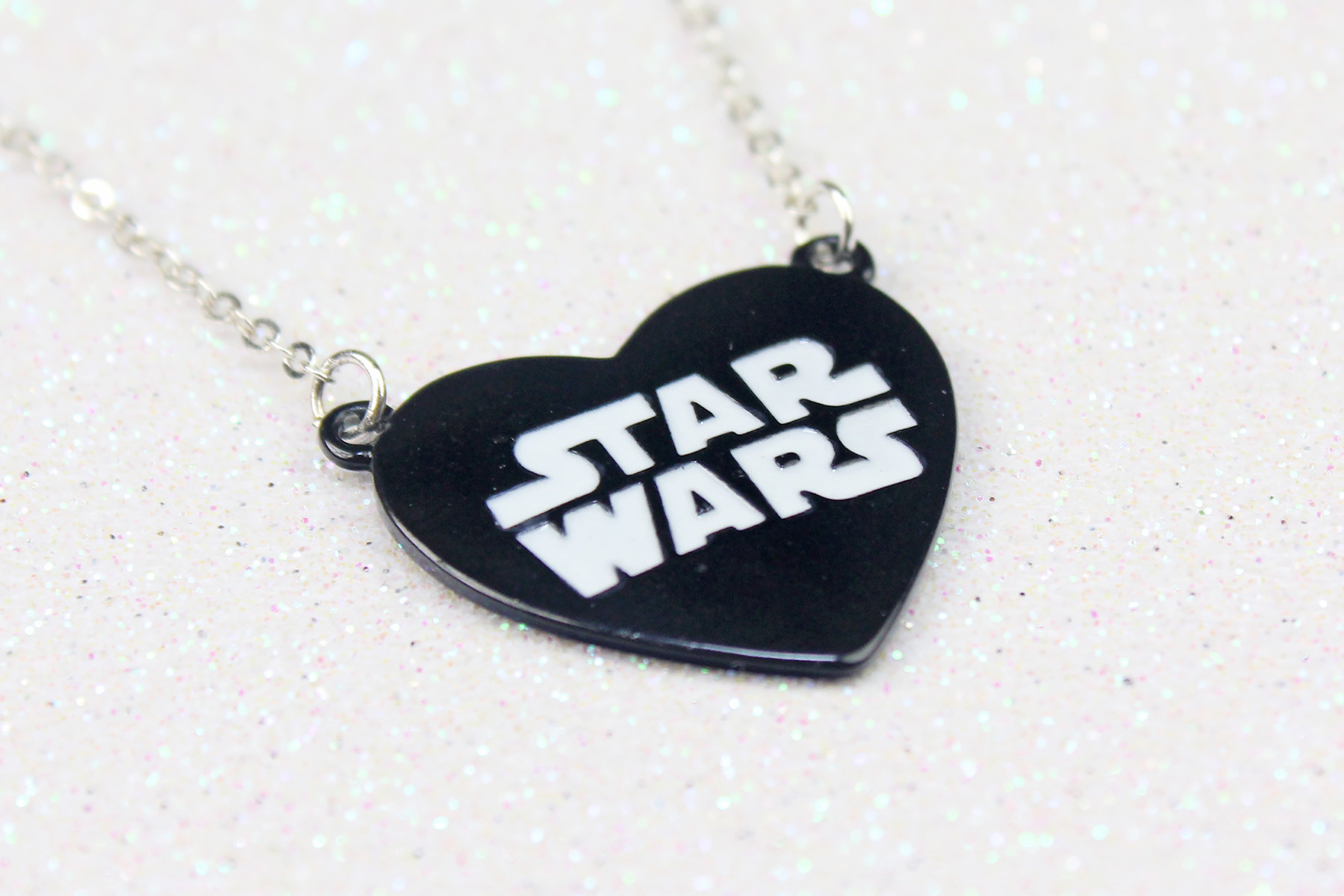 Review - Disney x Star Wars heart necklace - The Kessel Runway
