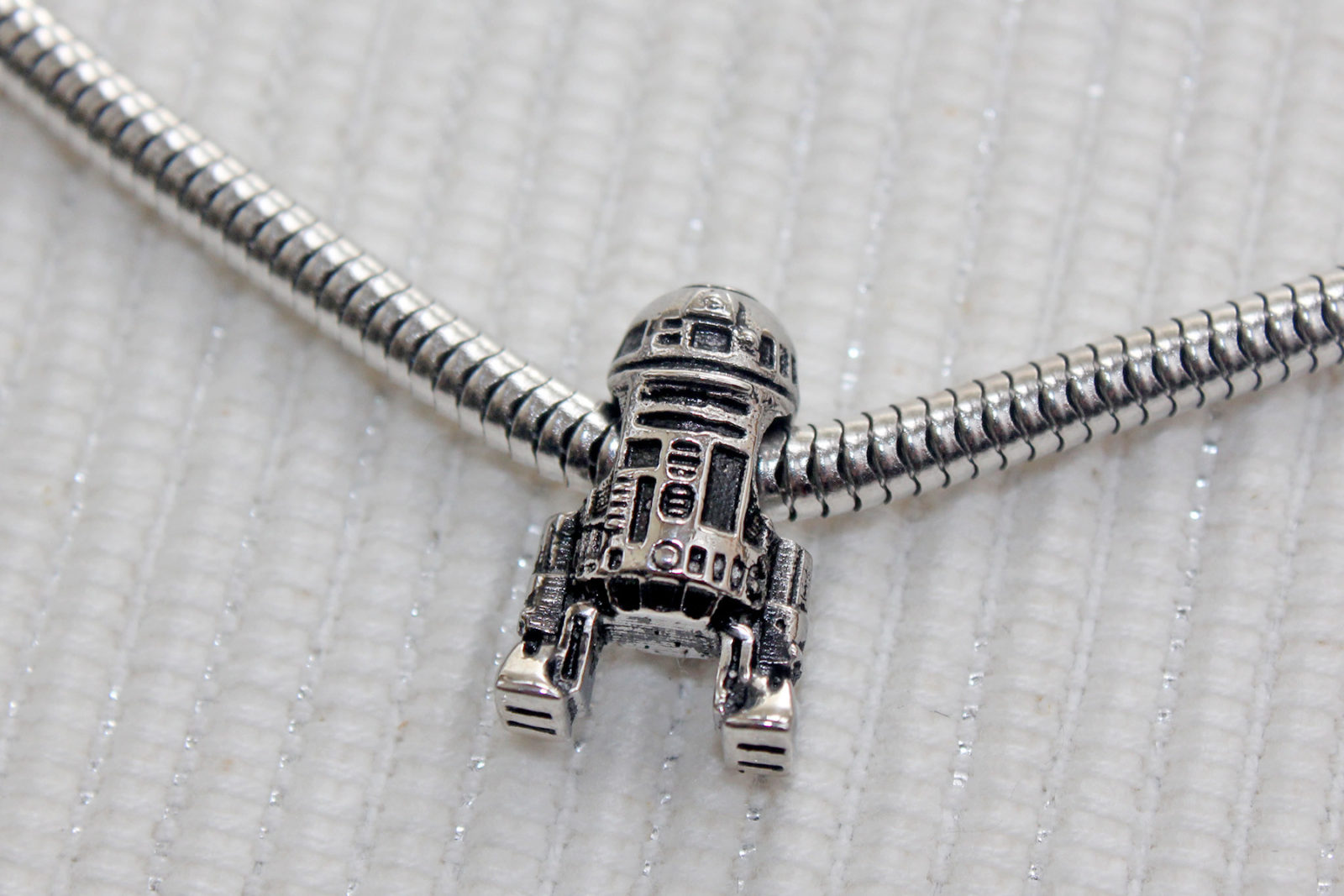 Review - Body Vibe R2-D2 bead charm - The Kessel Runway