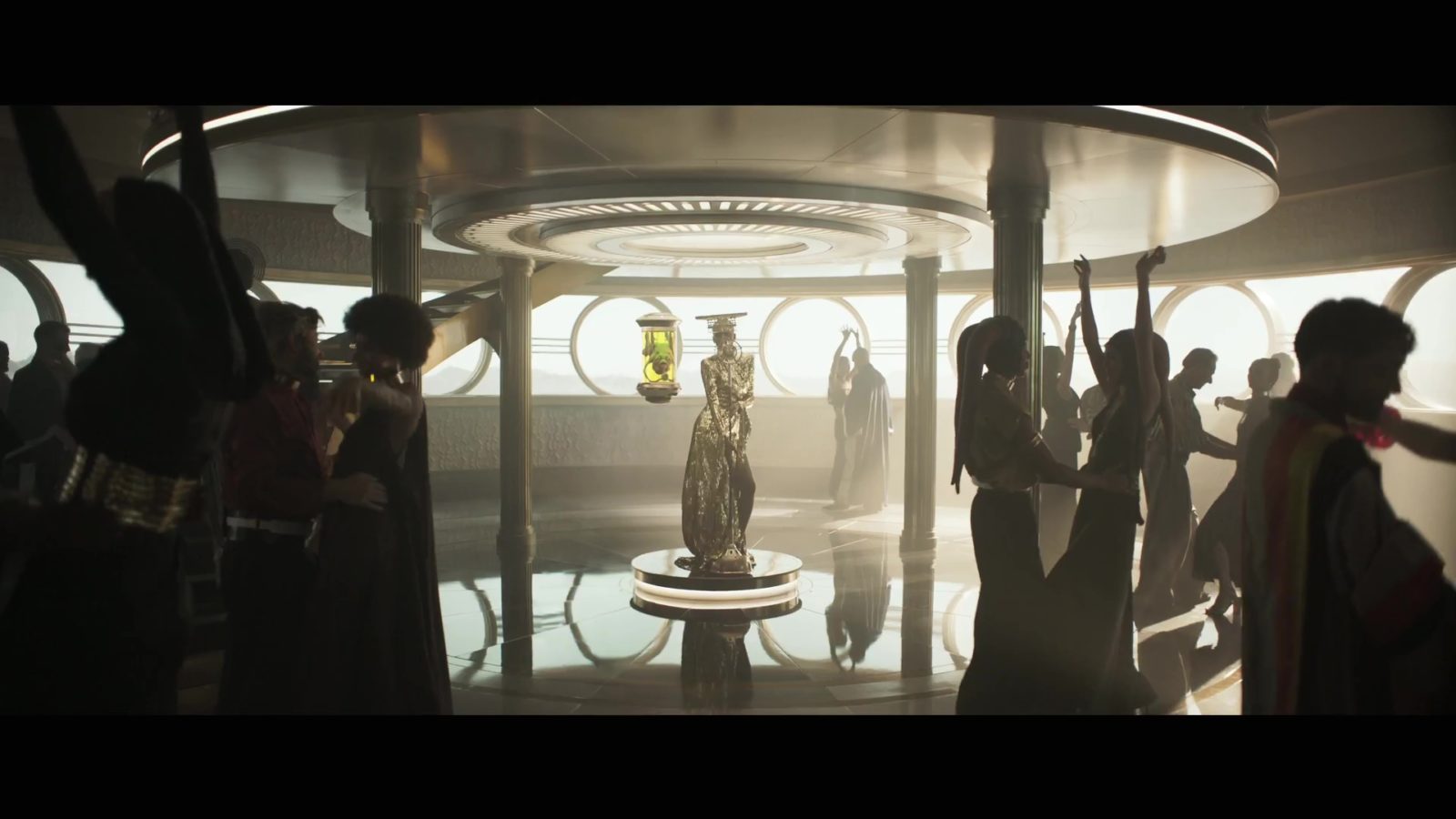 Solo Teaser Trailer and New Costume Images - The Kessel Runway