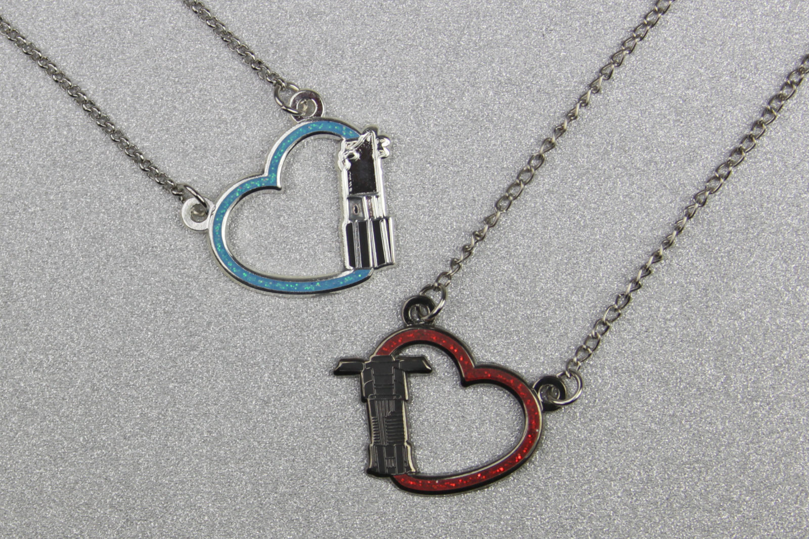 Review - Lantern Pins Lightsaber Heart Necklace - The Kessel Runway